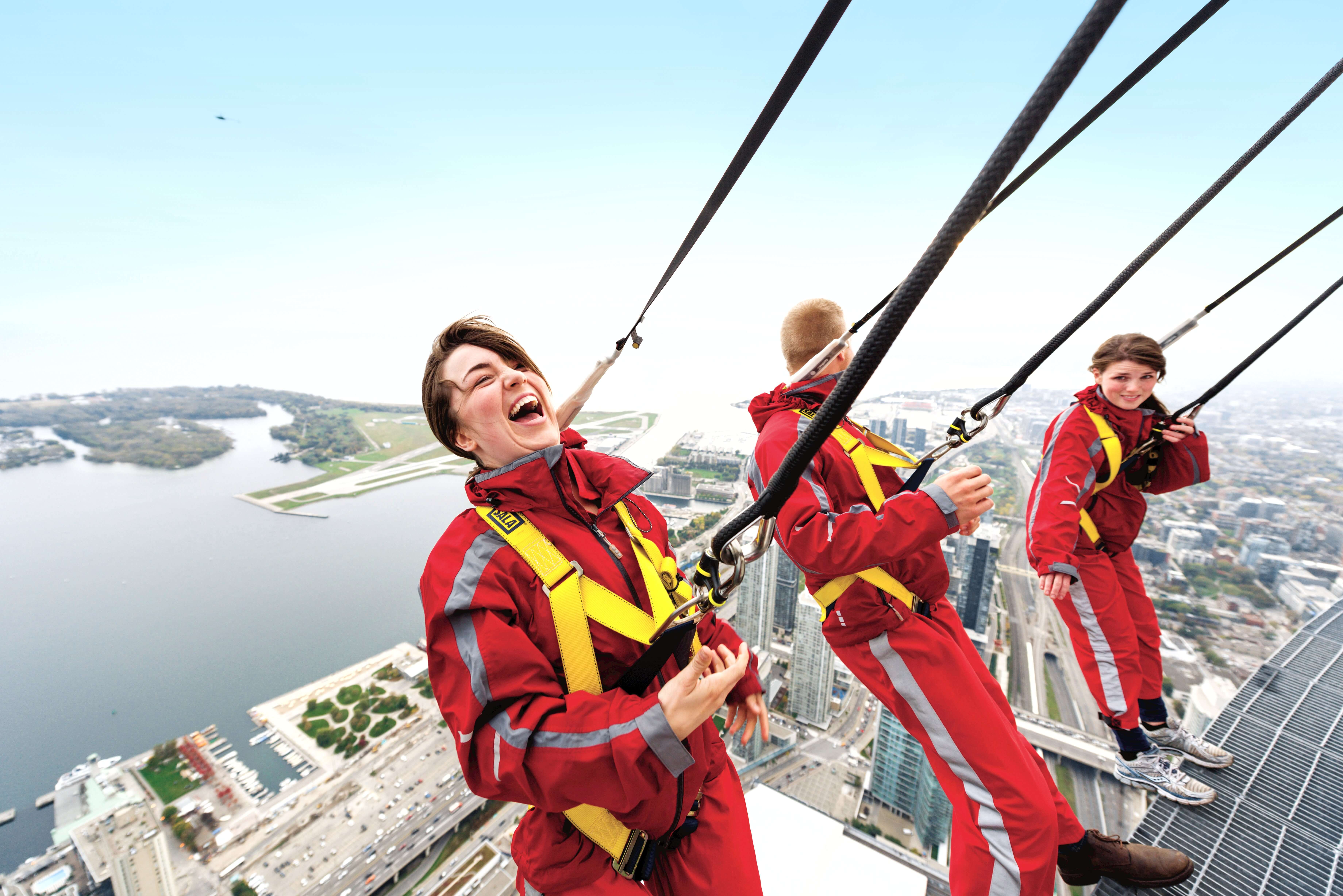 EdgeWalk, CN Tower -Toronto – Mazda